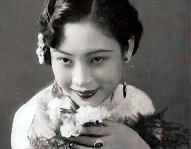 Hu Die's native family is so happy, her parents and concubine are very ...