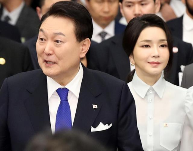 Kim Gun Hee's first day in the UAE!The little actor is like a sister ...