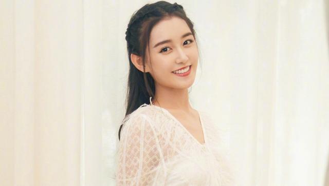 "The Moon in the Flowers and Wine" starts!Jiang Yiyi, starring Ao Ziyi, has a super sense of CP ...