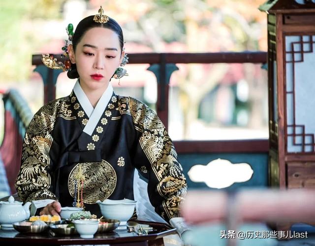 Entered the palace to consolidate the interests of the family, but ...