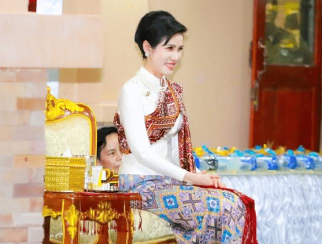 Sinina aired her official photos, flaunted her favor over Sutida, and ...