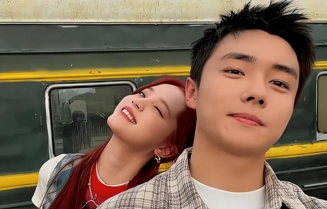 Ouyang Nana's falling in love with Zhai Zilu was exposed!Online intimate interaction, offline ...