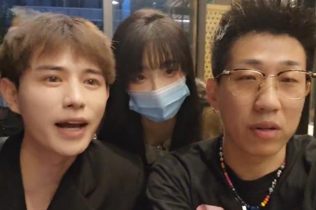 Tong Jincheng Bar was open for trial operation, and the scene was full ...