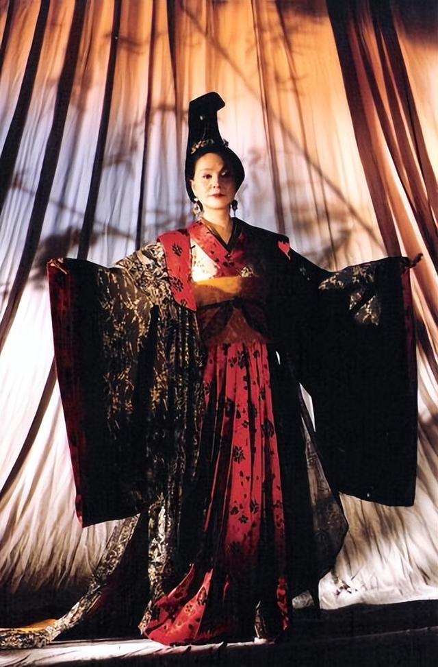 Gui Yalei thanks Li Shaohong for being a good director and a good actor ...