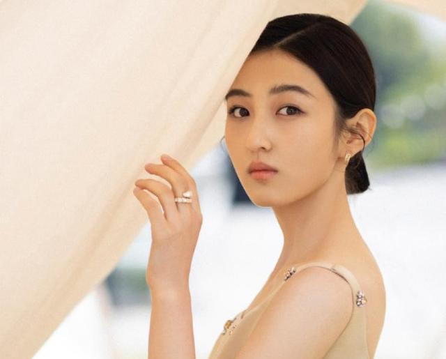 Zhang Zifeng's new drama was successfully completed, in good condition ...