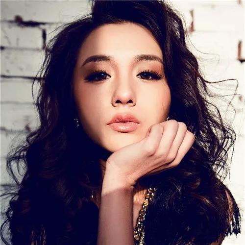 Liu Jingyi: Sexy, charming, charming, very stunning - iMedia