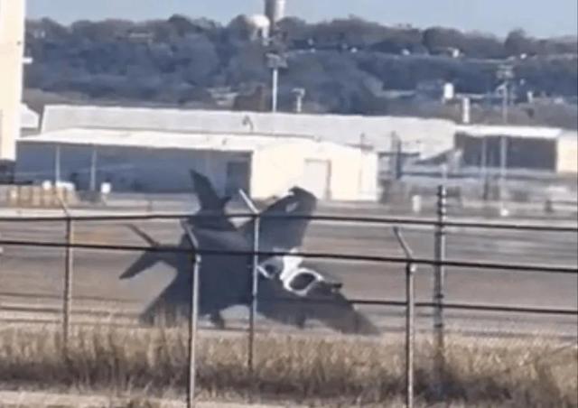 F-35B stealth fighter jet crashes at Fort Worth Air Force Base in Texas ...