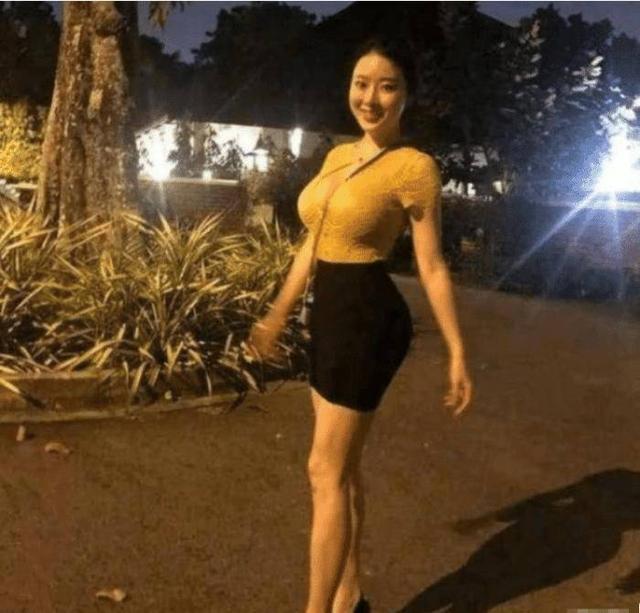 Who is Jiang Pingting who weighs 130 pounds, and why has she fascinated ...
