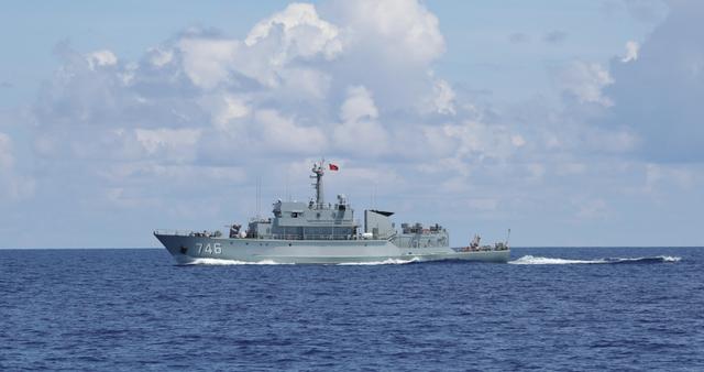 Several minesweepers of our navy went to the distant sea to sweep mines ...