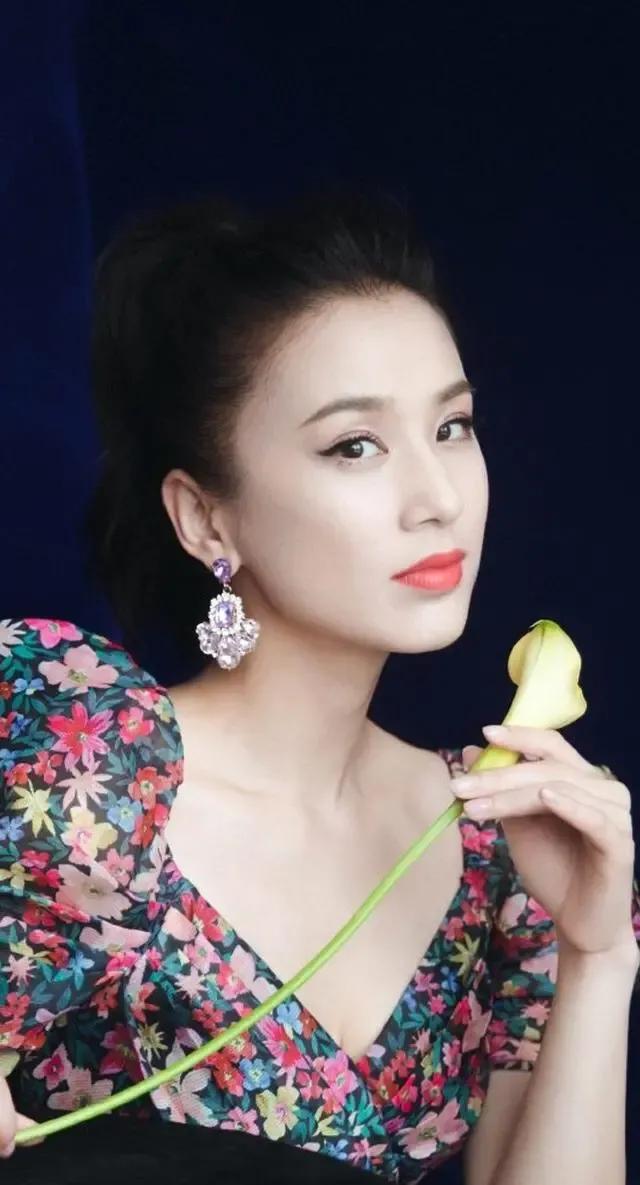 Huang Shengyi: 200 million pocket money a year, Yang Zi's ex-wife took ...