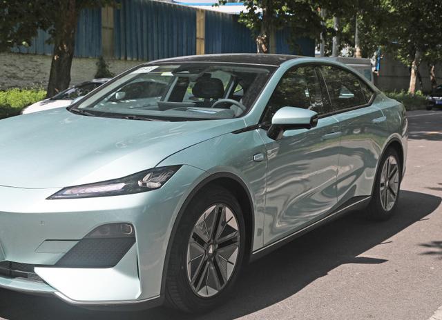 With a battery life of 1200KM and a fuel consumption of 4.5L, taking ...