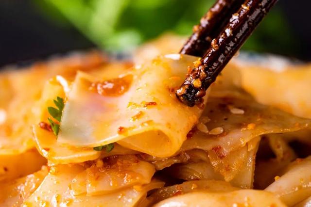 Teach you how to make handmade Liangpi, simple, smooth and delicious ...