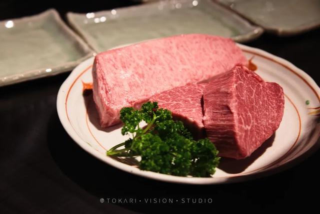 After eating the Michelin-starred Wagyu Teppanyaki, visit Himeji Castle ...