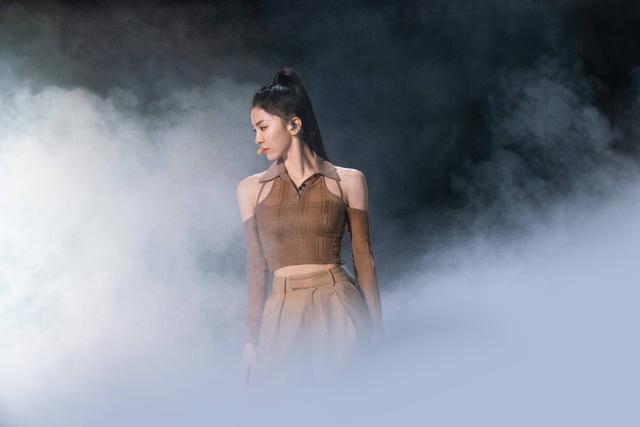 "Riding the Wind and Waves" staged Tang Shiyi's "Mist" to convey ...