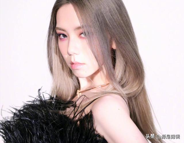 Deng Ziqi's pure dress shows a small waist and beautiful photos - iMedia
