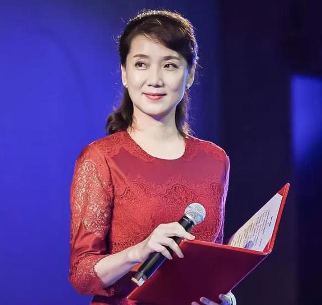 CCTV host Li Xiuping: Marriage was rough, she met true love at the age ...