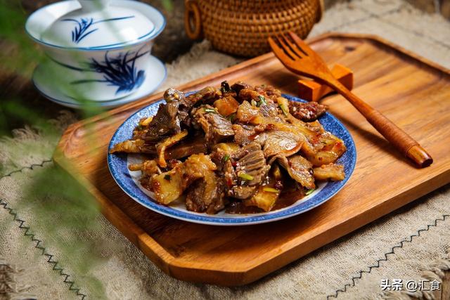 Cold braised pork cheeks, fried bacon with chili and bamboo shoots ...