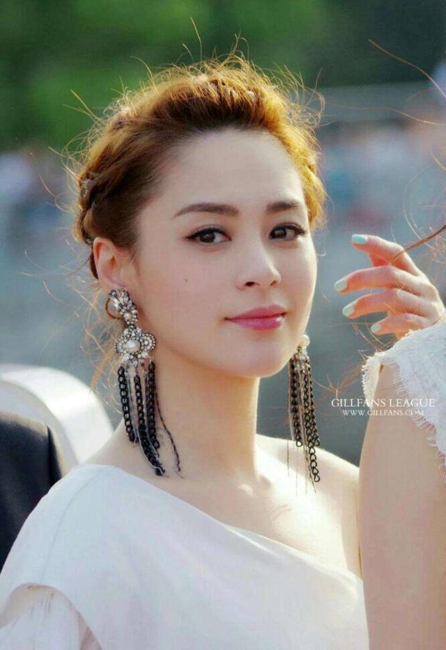 Why did Gillian volunteer to take pictures with Edison Chen?Lack of ...