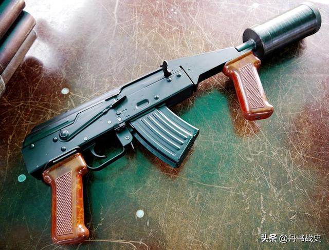 Polish RWGL-3 grenade launcher, AKM assault rifle modified non-lethal ...