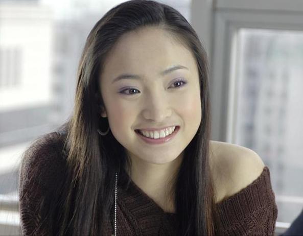 At the age of 24, she became famous and married a wealthy family. At the age of 29, her husband ...