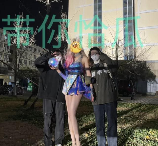 Miss Ari on the college COS show - iMedia