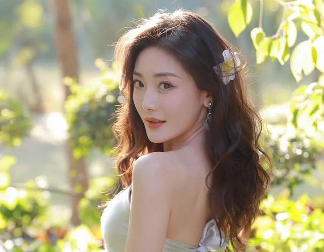 "Variety actress" Meng Lu - iMedia