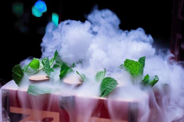 Frozen fish in the water for 10 minutes "full blood resurrection", low ...