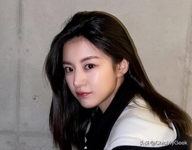 Beautiful enough to become a model for plastic surgery in Korea, she ...