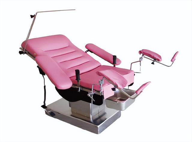 Pants off legs spread! The blushing "gynecological examination" in the ...
