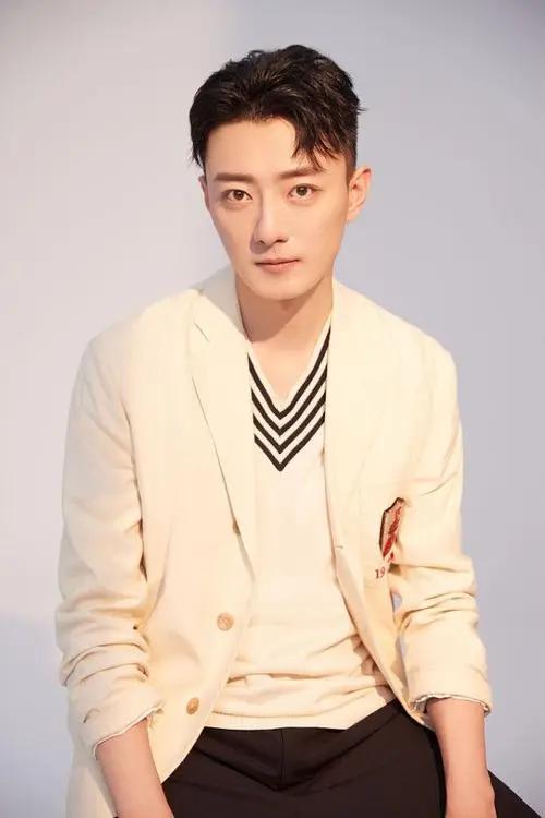 "Shaking his head, crooked" Gao Qisheng in Su Xiaoding's "The Knockout ...