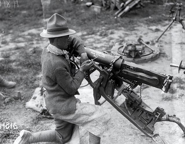 What is the power of the MG08 Maxim heavy machine gun known as the ...