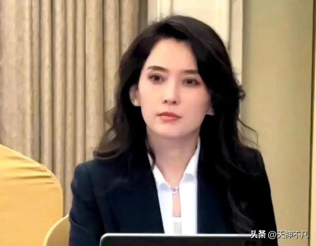 Xinjiang beauty Li Qiao is on fire! She looks exactly like Li Fuzhen ...