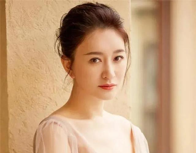 4 celebrities who are obviously beautiful but not on camera, Michelle ...