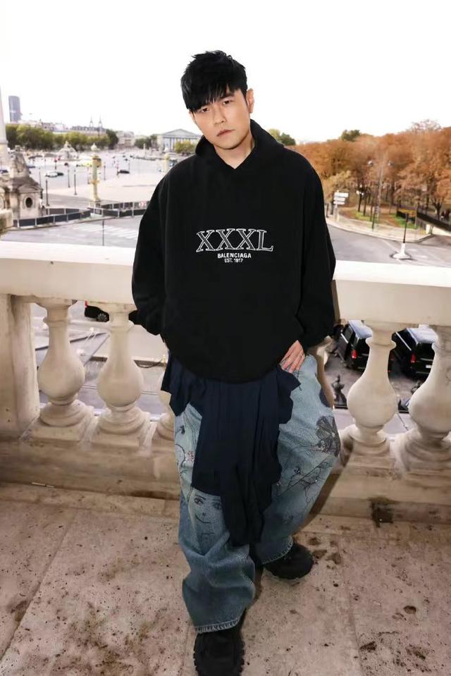 Jay Chou wore a 30,000 outfit to watch the show in Paris, and was ...