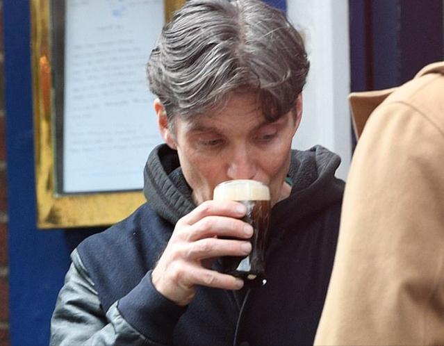 Cillian Murphy, actor of 'Bathers', was caught urinating in public in ...