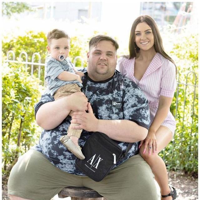 An Australian woman fell in love with a fat man who was twice as tall ...