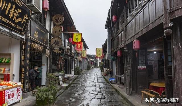 The ancient town of Laitan is not big, but it is surrounded by city ...