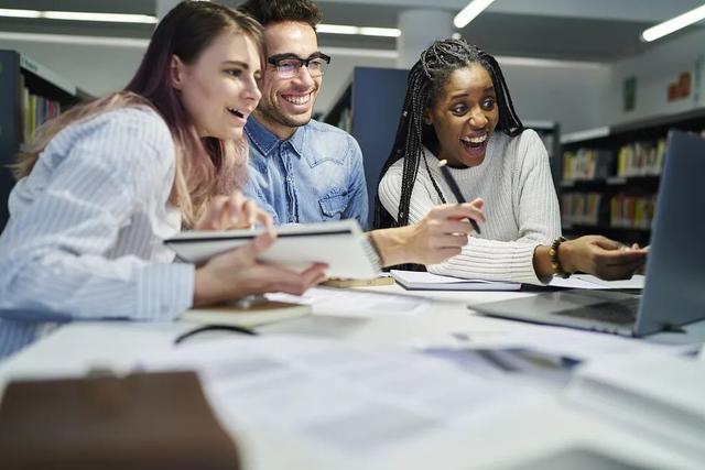 Junior Programmers vs. Senior Programmers! - iMedia