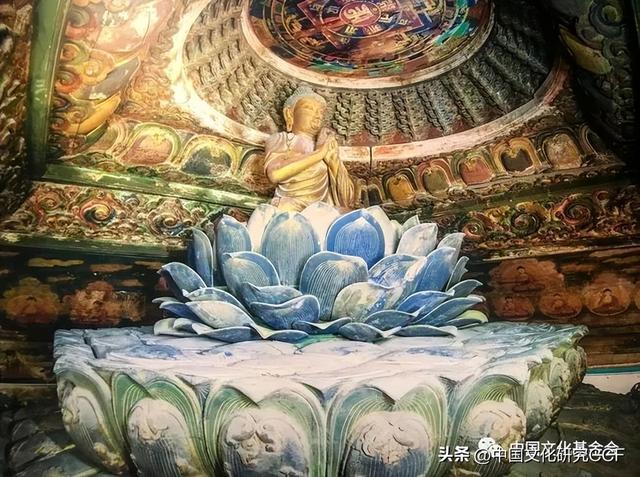 How spectacular is a eunuch's family temple? it's full of babies - iMedia
