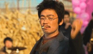 "Hello!"Mr. Tree": The director asked him to perform a smoking action ...