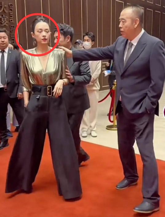 Famous scene of Beijing Film Festival: Chen Kaige pushes Zhang Ziyi away and clings to Zhang ...