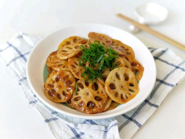 Lotus root is made into sweet and sour, sweet and sour appetizers help ...