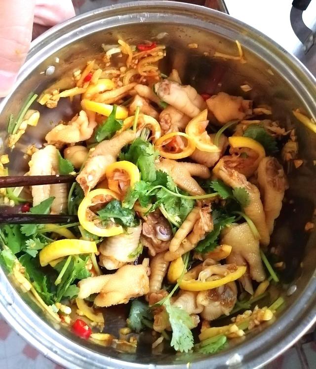Delicious, hot and sour lemon chicken feet - iMedia