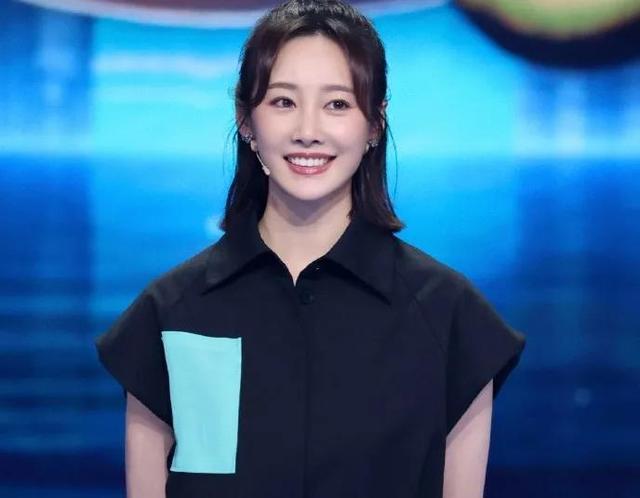 "Mou Girl" Li Chun posted a fitness photo, wearing leggings ...