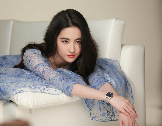 Liu Xiaoli: The biggest pusher behind Liu Yifei, she is far more ...