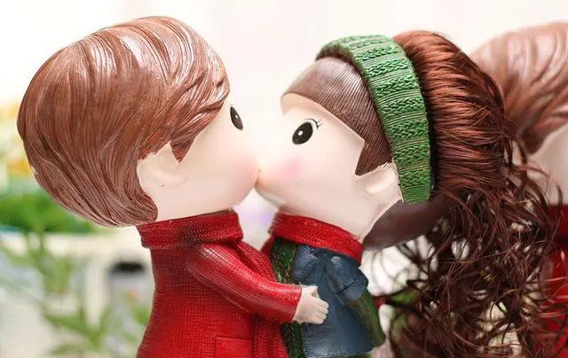 The artifact of long-distance relationship kissing came out, and ...