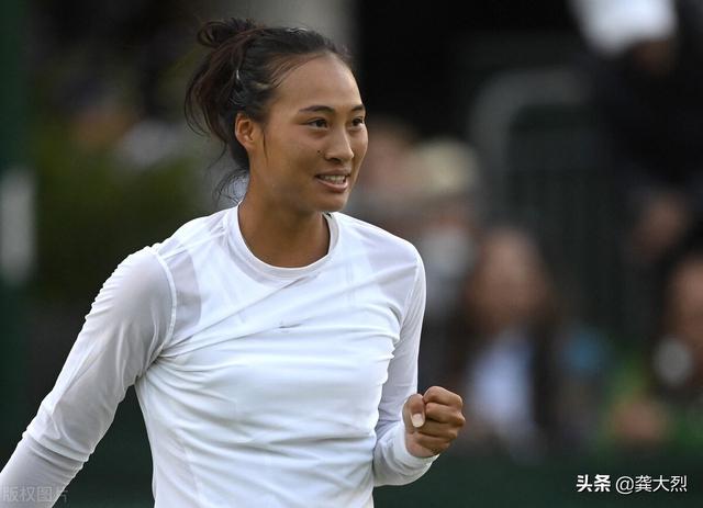 The ball is up!19-year-old Zheng Qinwen: Sweat pays off: Wimbledon 3rd ...