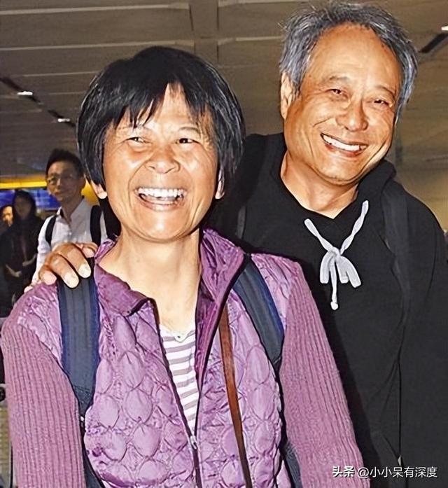 A recent photo of Lin Huijia, she is the ugly wife behind Ang Lee, she ...