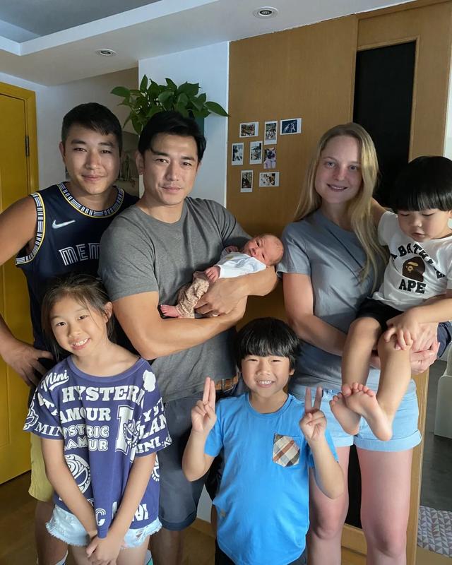 In 2006, the Hong Kong male champion Huang Changfa became the most ...