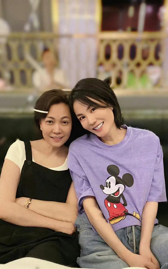 Faye Wong celebrates her daughter's birthday! She looks tender like a ...